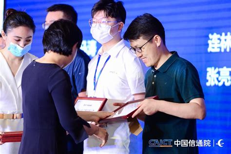Selectdb 创始人兼 Ceo 连林江荣获 Oscar 开源产业大会 尖峰开源人物奖互联网科技快报砍柴网