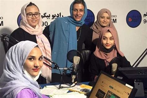 ஆப்கானில் வானொலி சேவைக்கு தடை பெண் ஊடகவியலாளர்கள் கைது