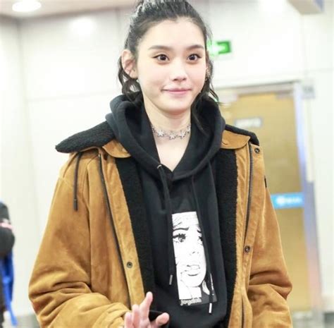 奚夢瑤現身機場，大長腿搶鏡，網友：超模就是不一樣 每日頭條