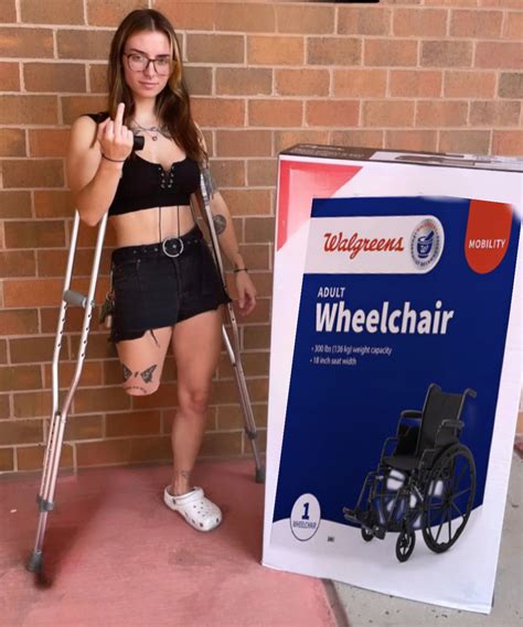 Amputee Girl Daisy By Nightsky247 On Deviantart