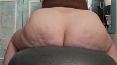 Huge Ass Bounces On Exercise Ball Dildo