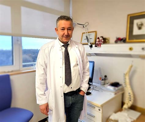 Български гръбначен хирург сред топ професионалистите в костно ставната хирургия в света