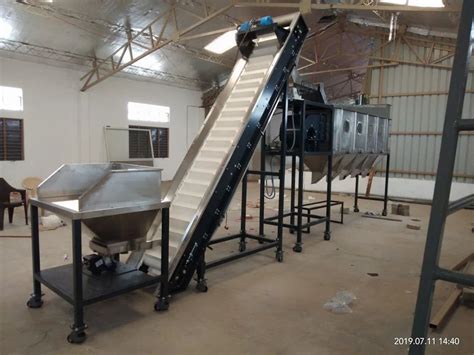 Semi Automatic Fruit Grading And Sorting Machine 3000 Kghr At