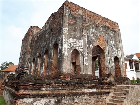 พระที่นั่งดุสิตสวรรค์ธัญญมหาปราสาท ในเมืองอำเภอเมืองลพบุรี