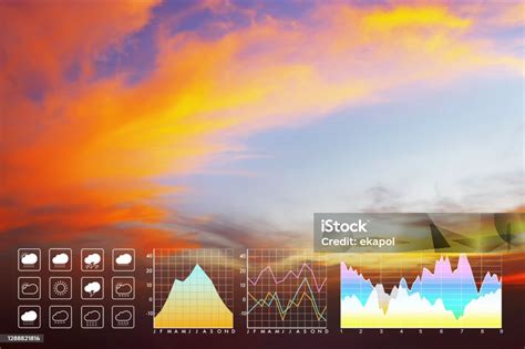 기상 예보 배경에 대한 다채로운 황혼 열대 여름 하늘의 극적인 대기 파노라마보기에 그래프와 차트와 일기 예보 기호 데이터 프리젠 테이션 데이터에 대한 스톡 사진 및 기타