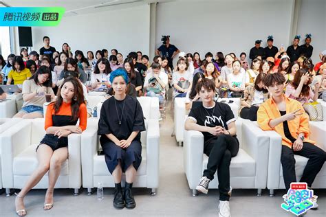 《合唱吧！300》创意合唱秀 快男快女狭路相逢上演“回忆杀” 360娱乐，你开心就好