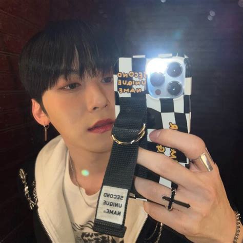 Oneus Community Post 안녀어어엉🖤 Keon Hee