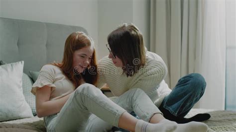 Moeder En Dochter Hebben Samen Plezier Stock Footage Video Of