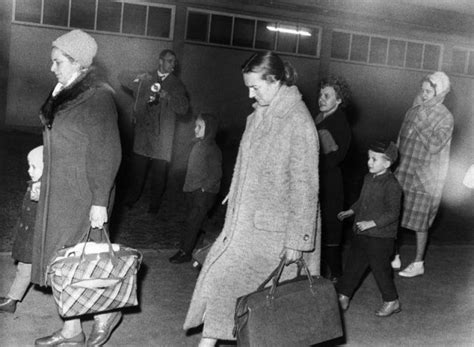 The 8 Most Inventive Ways People Escaped The Berlin Wall The Vintage News
