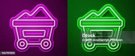 빛나는 네온 라인 탄광 트롤리 아이콘은 보라색과 녹색 배경에 분리되어 있습니다 공장 탄광 트롤리 벡터 고풍스런에 대한 스톡 벡터 아트 및 기타 이미지 Istock