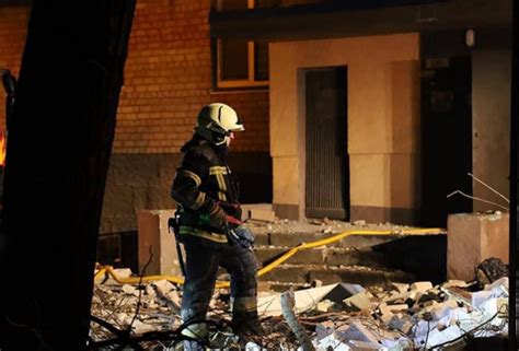 Удар по житловому будинку в Одесі з під завалів дістали тіло чоловіка