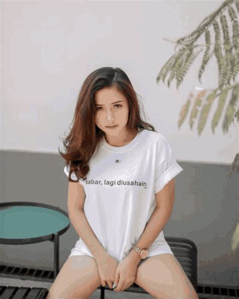 Putih  Putih Discover And Share S