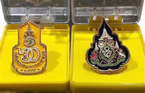 เข็มที่ระลึก 72 พรรษา และ เข็มบรม พร้อมกล่อง แบบหมุด เครื่องราชเหรียญที่ระลึก เชียงใหม่