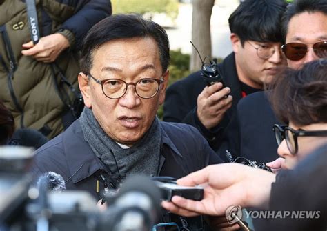 석동현 새벽 1시 서부지법 바로 옆 식당에 폭도들 배후 의심