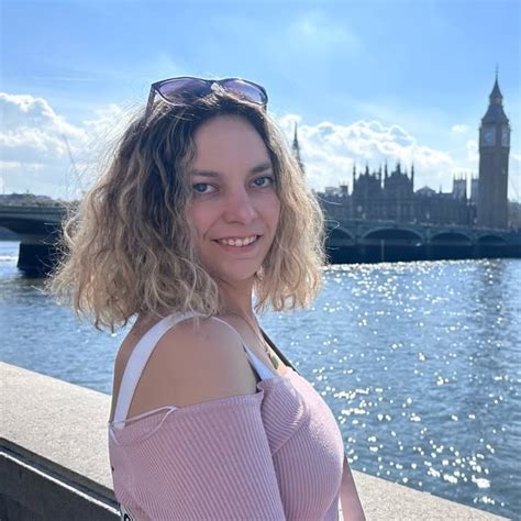 Sara Santos Lua Kay 8 • Threads Say More