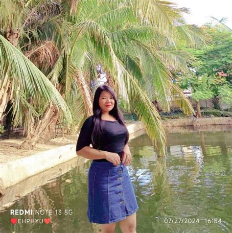 မိန်းမလှလေး ပန်းပန့်ထားသည်🥰😝 Nan Wai Wai Myint