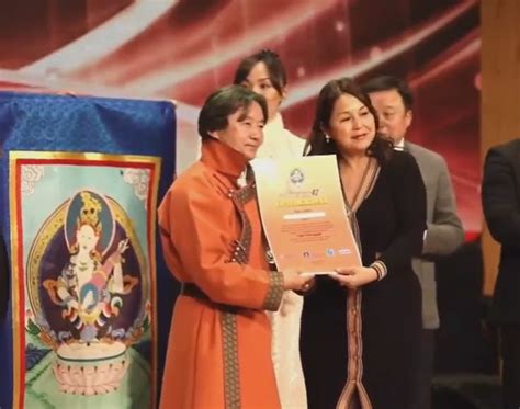 “Болор цом 42” яруу найргийн наадмын тэргүүн шүлэг