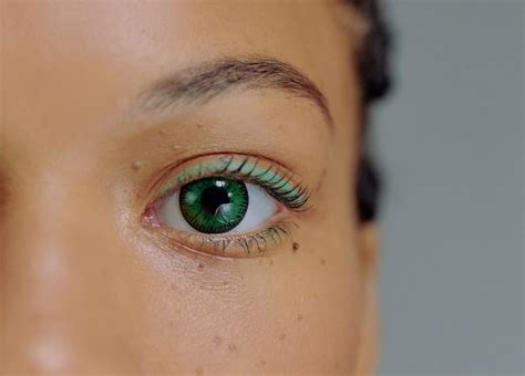 Tips For Wearing Coloured Contact Lenses With Sensitive Eyes Kadva Corp