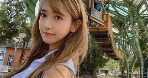 乾爹們資本雄厚！企鵝妹直播不慎曝光「斗內金額」 年薪破億嚇壞網民 娛樂 Ctwant