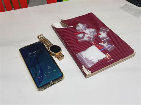 សមត្ថកិច្ចឃាត់ខ្លួនជនសង្ស័យម្នាក់ដកហូតថ្នាំញៀនមួយចំនួនខណៈកំពុងដេីរលក់តាមផ្លូវ សារព័ត៌មាន នគរវត្ត