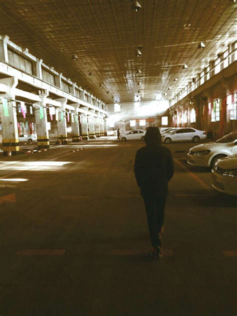 无言 的想法 哈恩发现了核裂变反应至今已过去70个年头你在图书馆，正凝视着书上的字母我却在一旁计算你嘴边弧线的方程，聚变、裂变、散射、俘获，那是谁的发现我像孤独的中微子，已在银河中穿梭了几