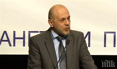 Томислав Дончев Българите са разделени на столица и провинция мъже и жени бедни и богати