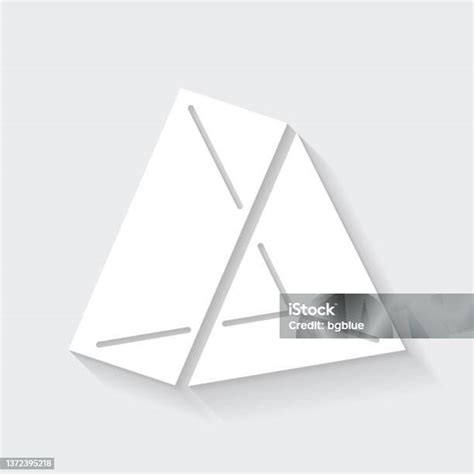 3d 삼각형 빈 배경에 긴 그림자아이콘 플랫 디자인 프리즘에 대한 스톡 벡터 아트 및 기타 이미지 프리즘 2차 도형 3차원 형태 Istock