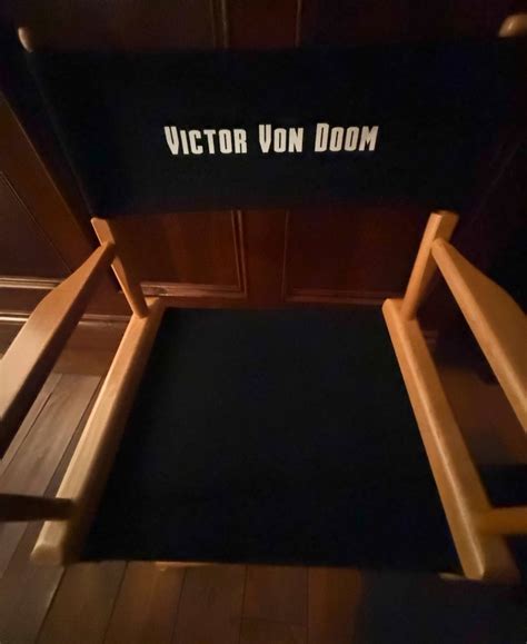 สมาคมผู้คลั่งไคล้ ภาพเบื้องหลังภาพแรกจากกองถ่ายของ ‘avengers Doomsday กับเก้าอี้ของ Rdj ที่