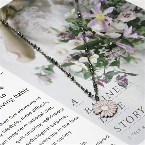 써지컬 데일리 코스모스 플라워 목걸이 에이블리