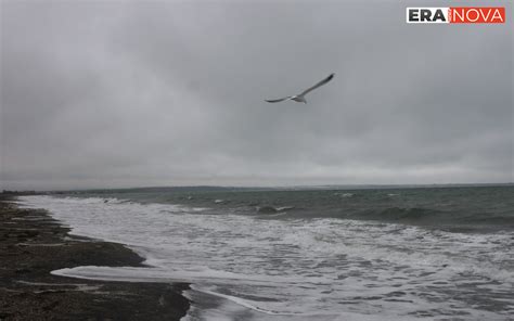Проливни дъждове в Източна България в петък вечер