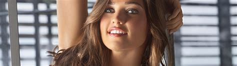 Download Wallpaper Girl Smile Model Pretty Face Brunette Pose Portrait Section Girls In