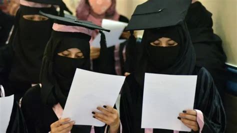 در یازده ولایت افغانستان ثبت نام دختران در مراکز آموزش عالی پزشکی آغاز