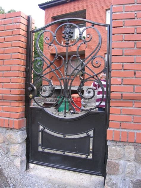 Bahçe kapısı, Bahçe, Mumluklar