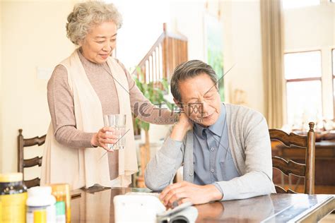 妻子关心丈夫高清摄影大图 千库网