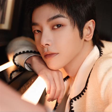 华晨宇马来西亚火星群 日落星光，冬去春来，尘埃落定 早安华晨宇🌸 早安火星人🔥 华晨宇 Chenyuhua Singer Idol Composer Songwriter