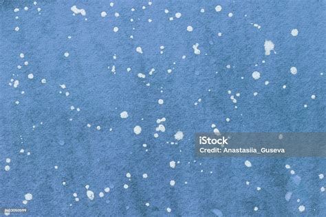 추상적 인 예술 배경 파란색과 흰색 색상 부드러운 데님 그라디언트가있는 캔버스에 수채화 페인팅 0명에 대한 스톡 사진 및 기타