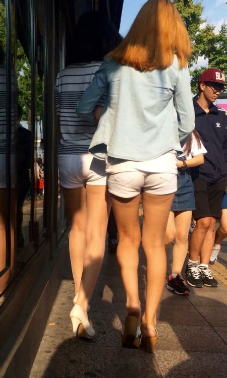 요즘 길거리 흔한 핫팬츠 처자들… 한 처자는 스타킹… Tumbex