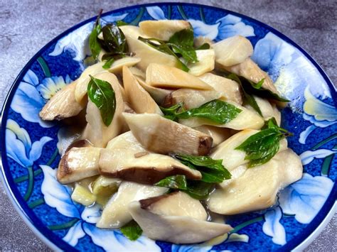 King Oyster Mushrooms Stir Fry With Basil • Oh Snap Lets Eat