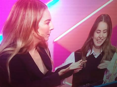 Haim Nip Slip At The Brits Scrolller