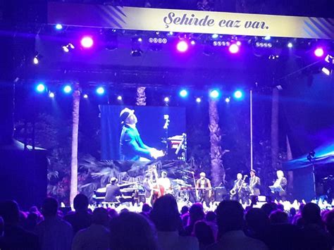 Destacado Músico Cubano Roberto Fonseca Deleita Al Público Turco