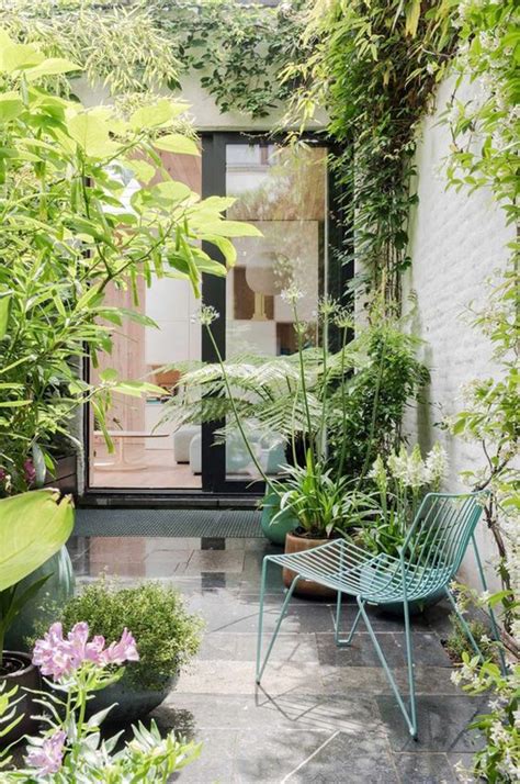 7 Serene Small Mini Courtyard Designs For Your Outdoor Oasis