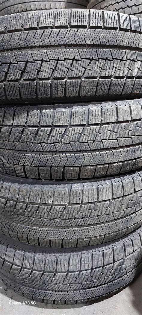 Продаю комплект зимних шин.Фирма Бриджстоун, производство: 15500 KGS ...