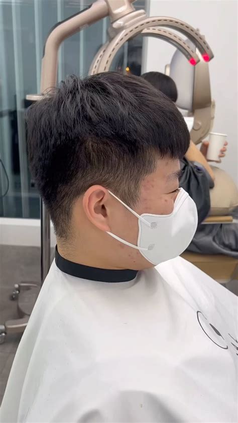 자라난 뿌리와 밝게 퇴색된 머리 요즘 핫한 외국애기머리색 으로🤍 색상이 안담겨서 아쉽지만 실제로 반짝반짝 너무 추천드리는 컬러입니다 고객님은 톤유지를 원하면서 너무