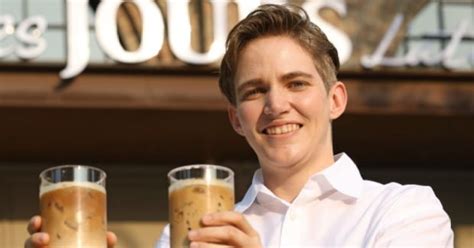 빵집 커피 바로 앞 스벅 매출 넘어섰다바리스타의 정체는 하수정의 티타임