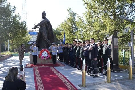 🇲🇳 БНМАУ ын баатар Лувсанцэрэнгийн Аюушийн дурсгалын хөшөөнд цэцэг өргөлөө ️ Тэрээр 1922 онд