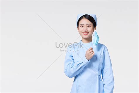 마스크를 벗고 웃는 간호사 사진 무료 다운로드 Lovepik