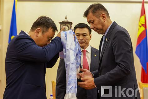 Шинээр томилогдсон сайд нар тамгаа хүлээн авлаа