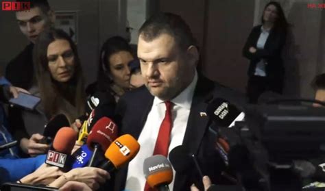 ГОРЕЩО В ПИК Tv Пеевски също удари рамо на сглобката след скандалите