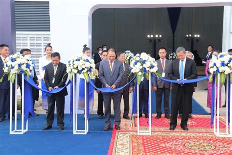 លោកបណ្ឌិត ហ៊ុន ម៉ាណែត អញ្ជើញជាអធិបតីពិធីសម្ពោធរោងចក្រ Rmkh Glove Cambodia Co