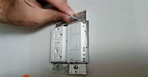 Install A Smart Switch With No Neutral How To Guide OneHourSmartHome Com